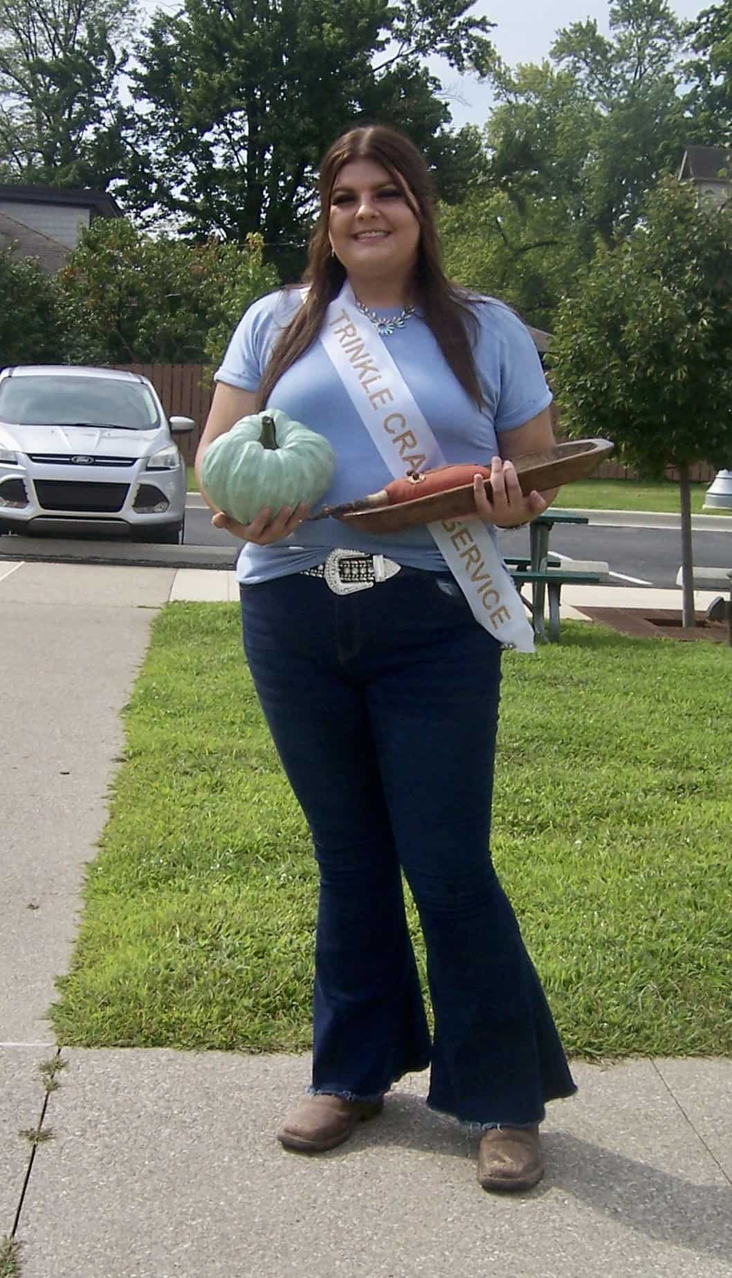 Several Fair Queen Candidates Participant in Fresh Air Market Fashion ...