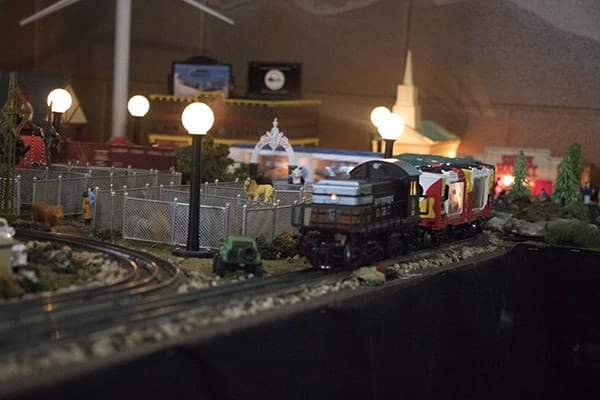 Morris Family donates scale model trains to St. Louis Center (with ...